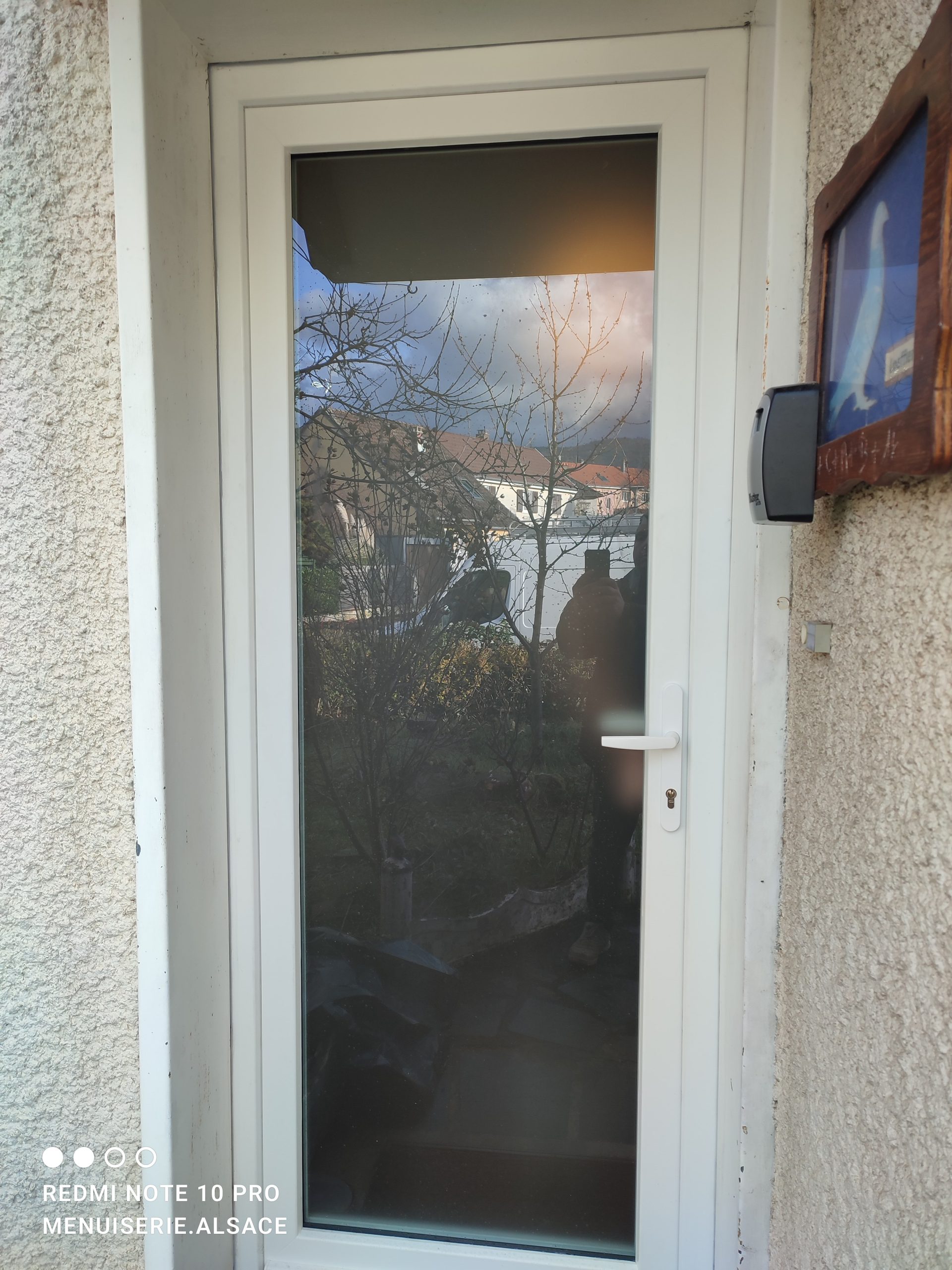 Installation d'une porte d'entrée PVC sécurisée et isolée à 68360 ...